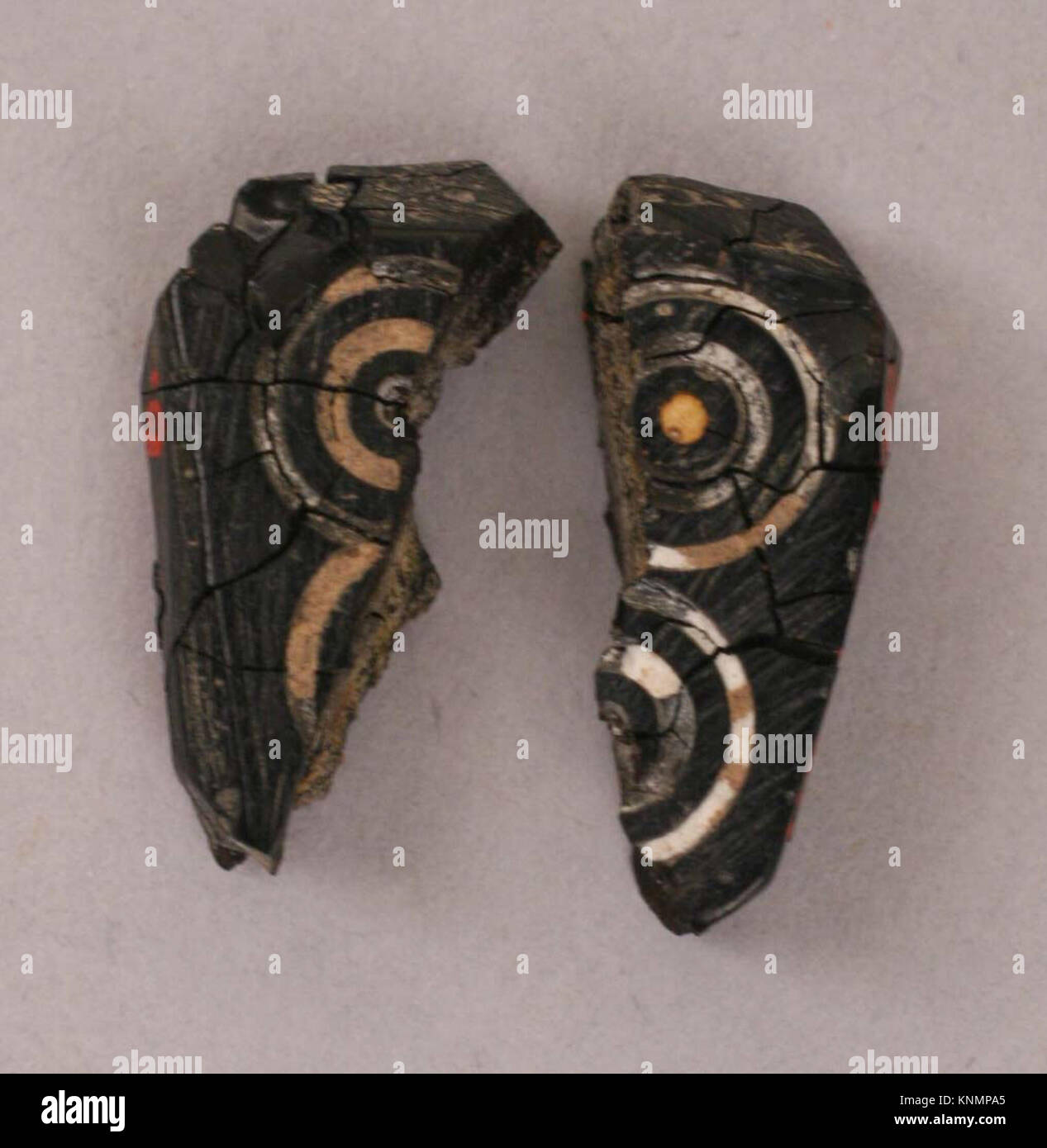 Fragments of a Bead MET sf48-101-250z-a 450894 Stock Photo - Alamy