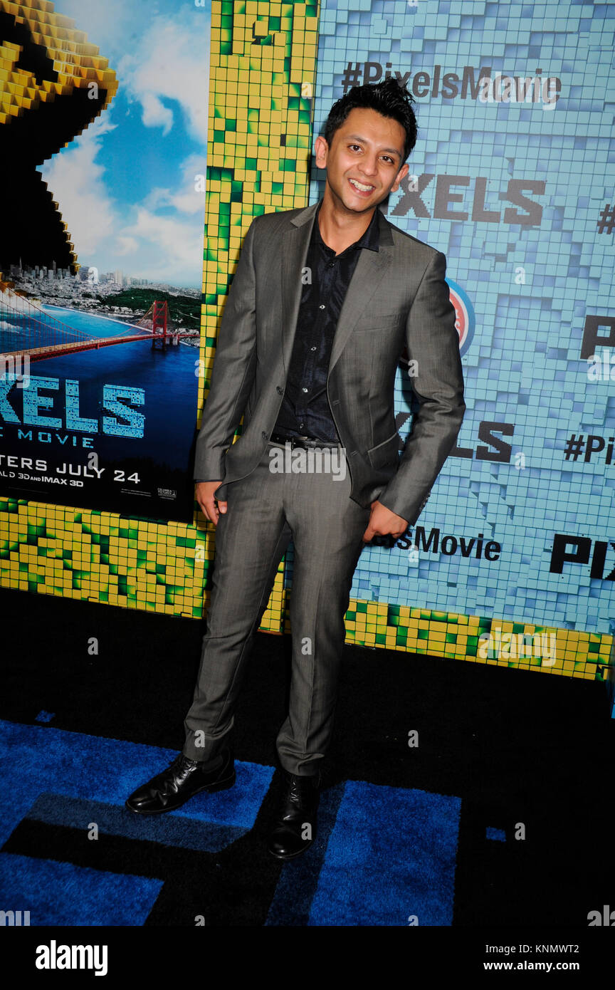 NEW YORK, NY - JULY 18: Actors Ashley Benson, Josh Gad, Peter Dinklage ...