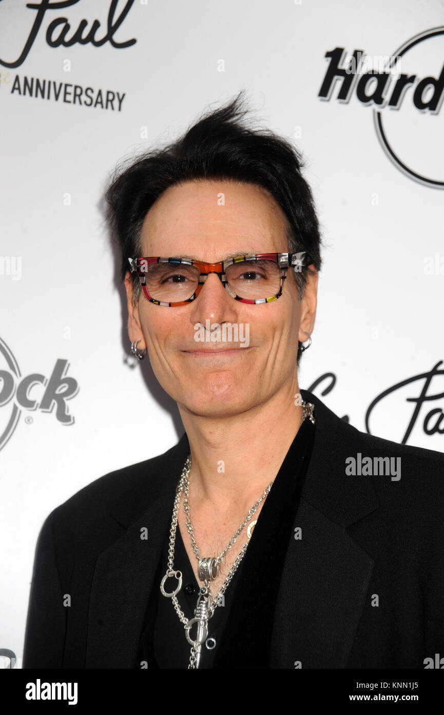 NEW YORK, NY - JUNE 09: Steve Vai attends the Les Paul 100th ...