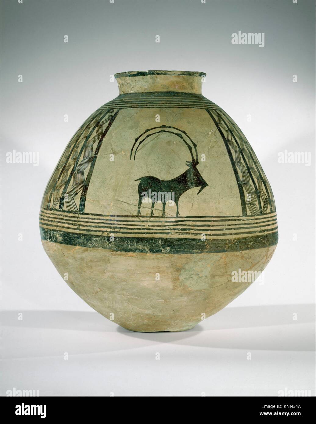 Ancient pottery iran hi-res stock photography and images - Alamy
