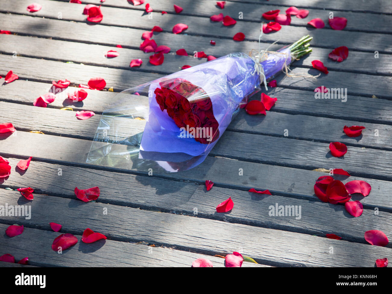 Bunch of red roses hi-res stock photography and images - Alamy