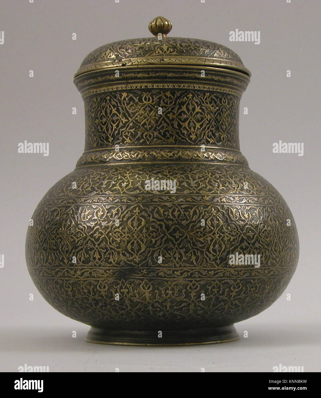Ewer displays hi-res stock photography and images - Alamy