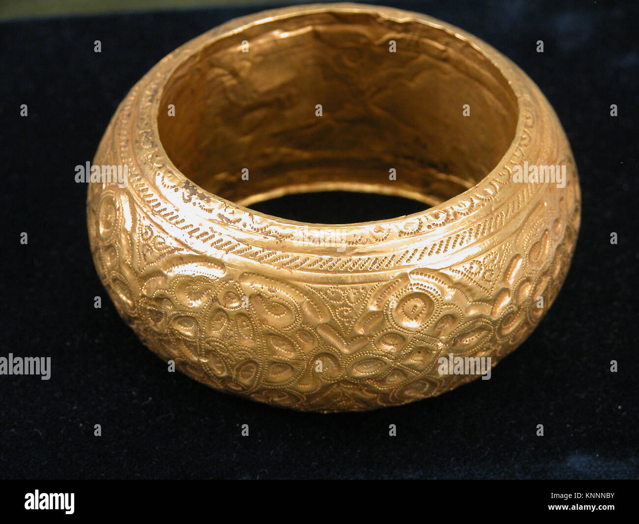 Vintage bracelet ad hi-res stock photography and images - Alamy