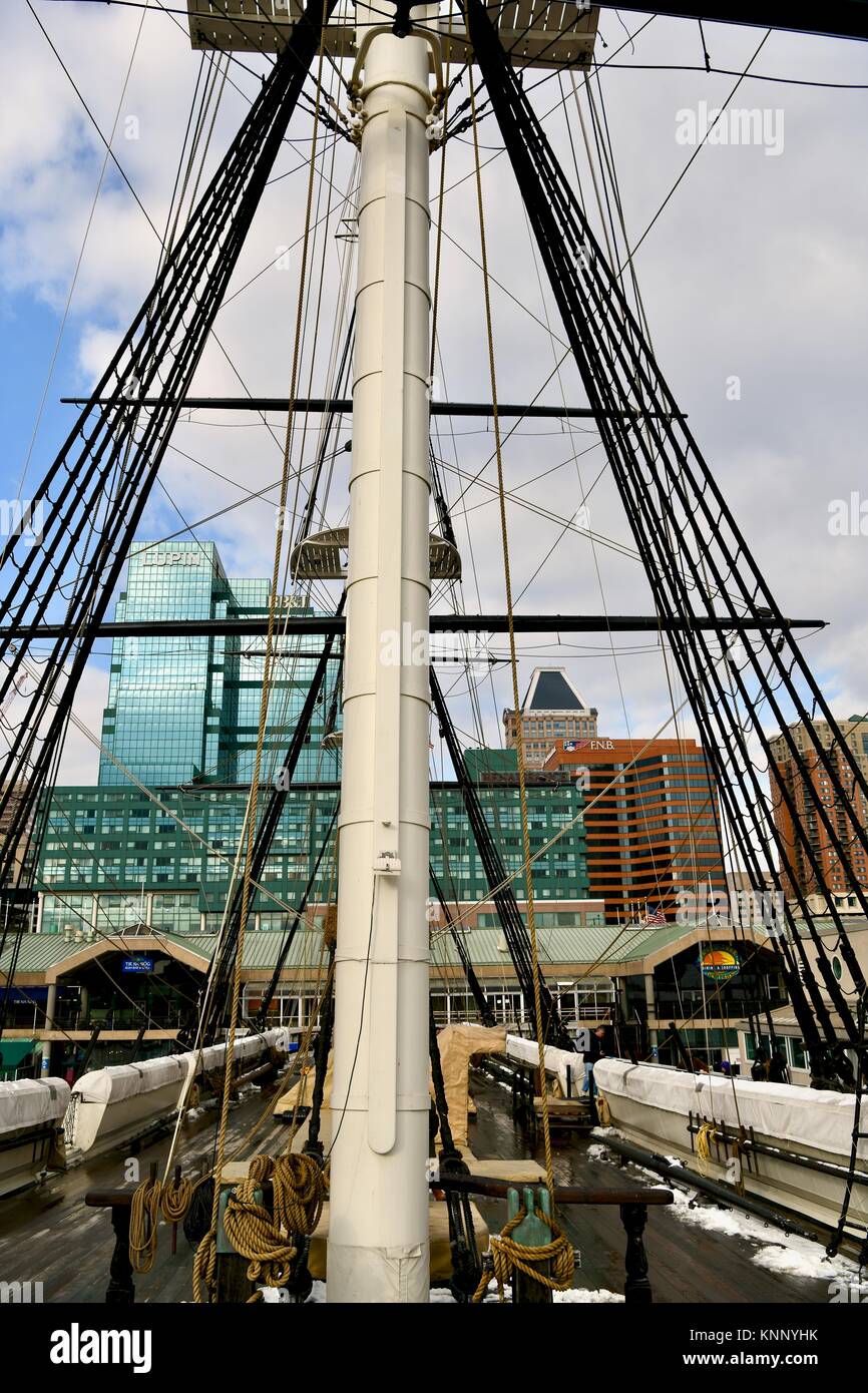 Uss constellation mast hi-res stock photography and images - Alamy