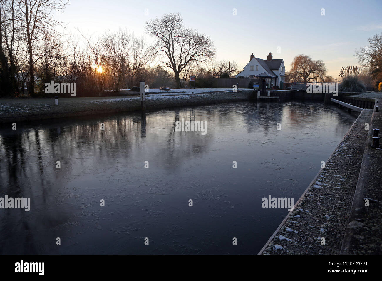 Part of the River Thames covered with ice at Benson Lock in Oxfordshire ...