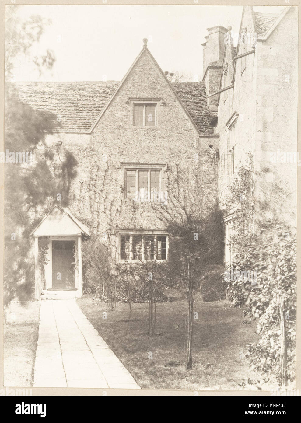 Illustration of the main entrance of a building, highlighting ...