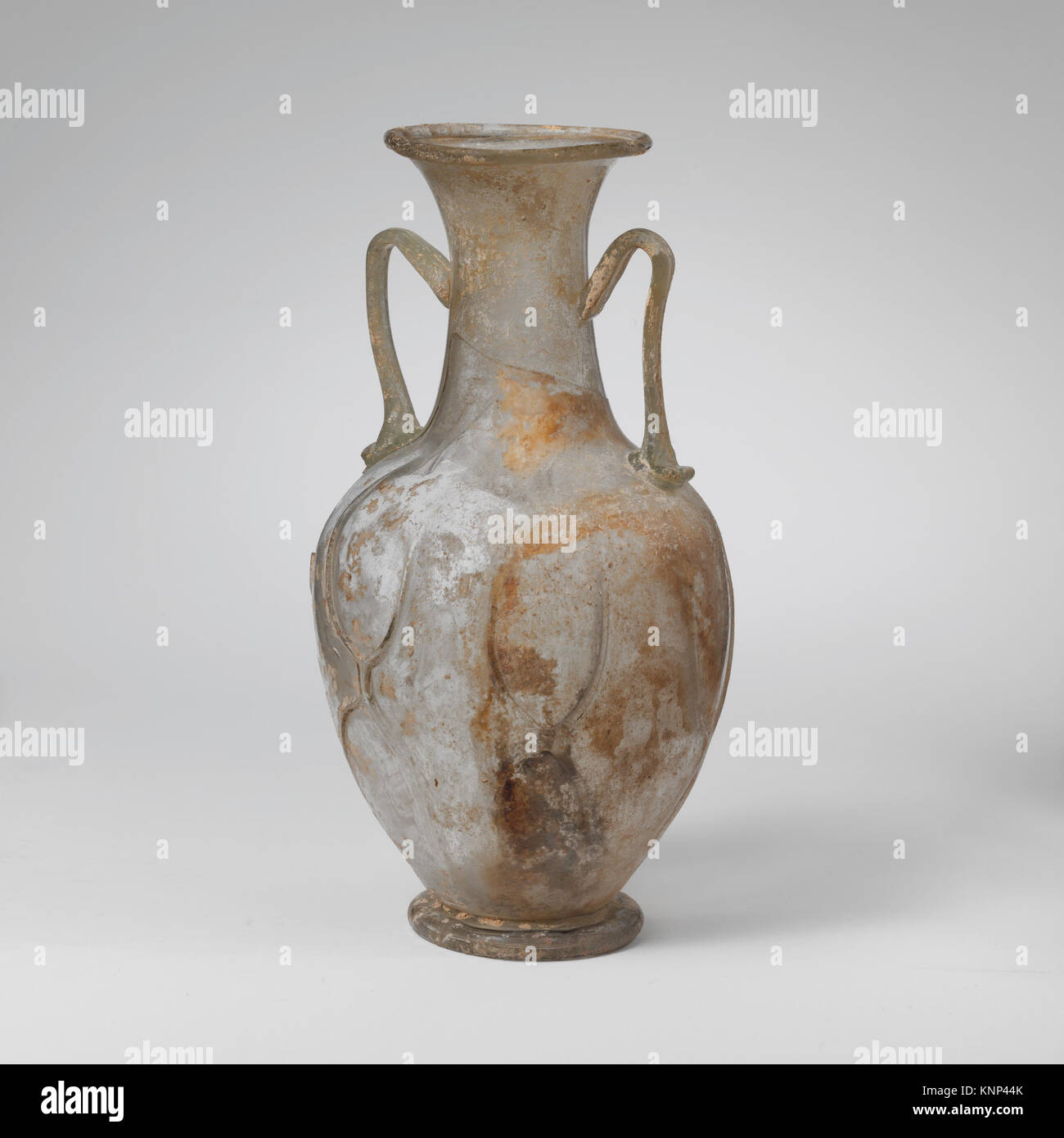 Two handled amphora hi-res stock photography and images - Alamy