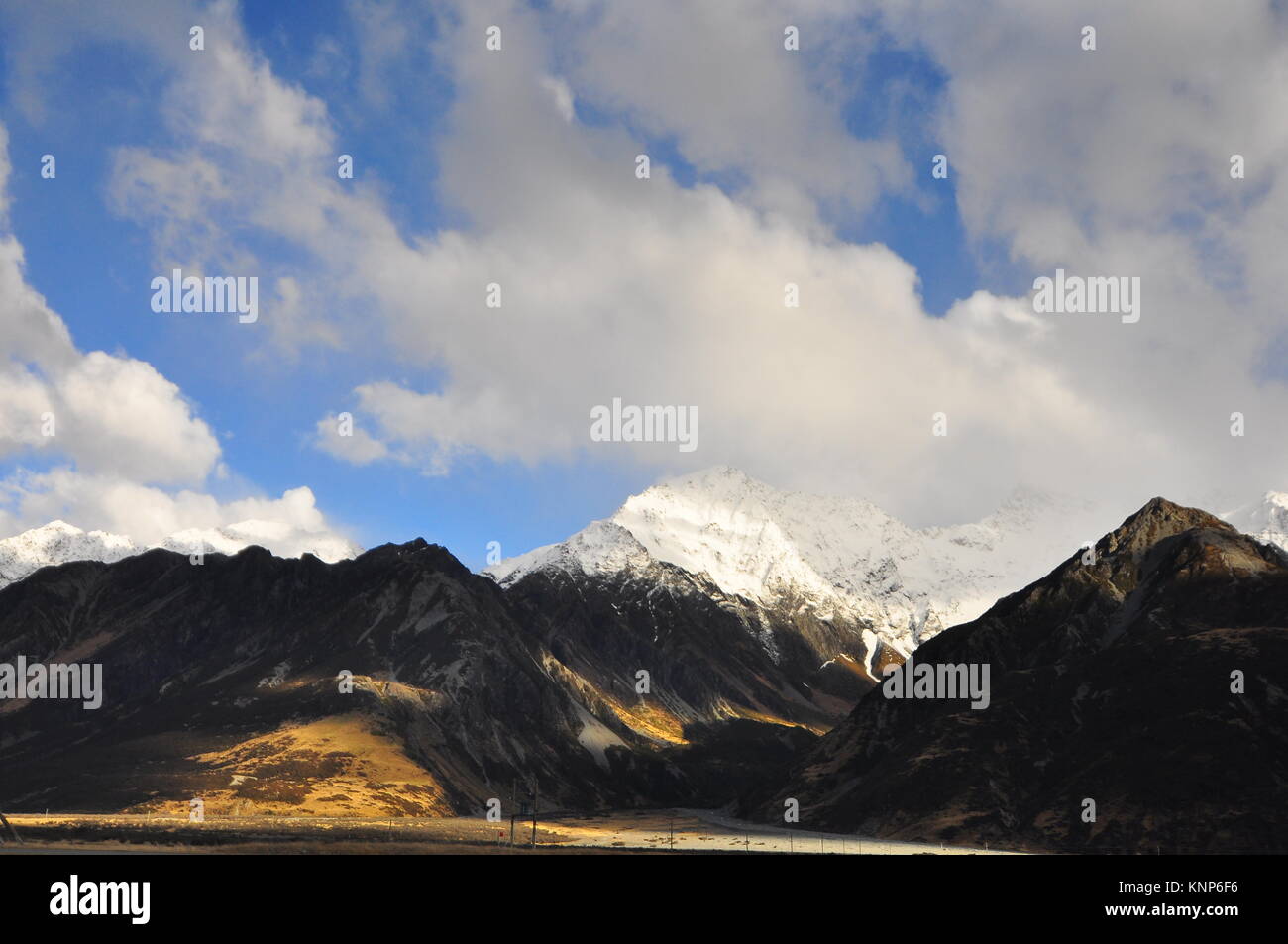 Cold mountains hi-res stock photography and images - Alamy