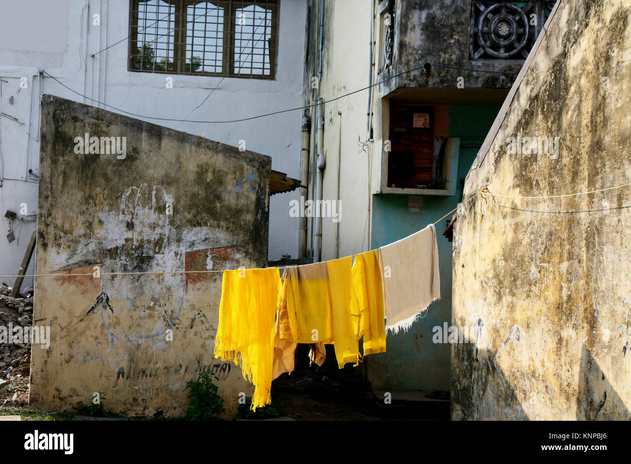 Washing line sheets hi-res stock photography and images - Alamy