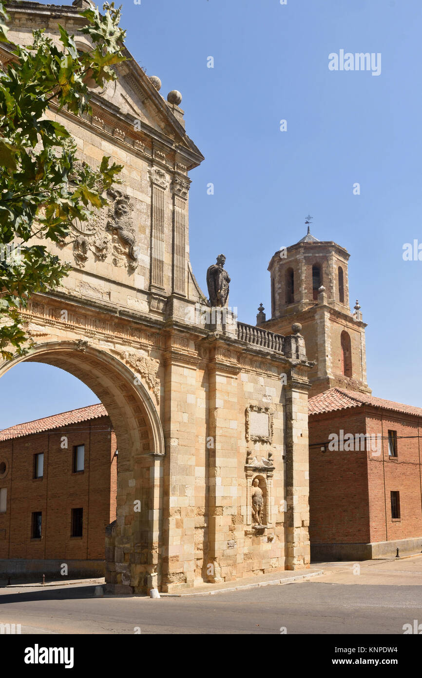 Sahagun arch hi-res stock photography and images - Alamy
