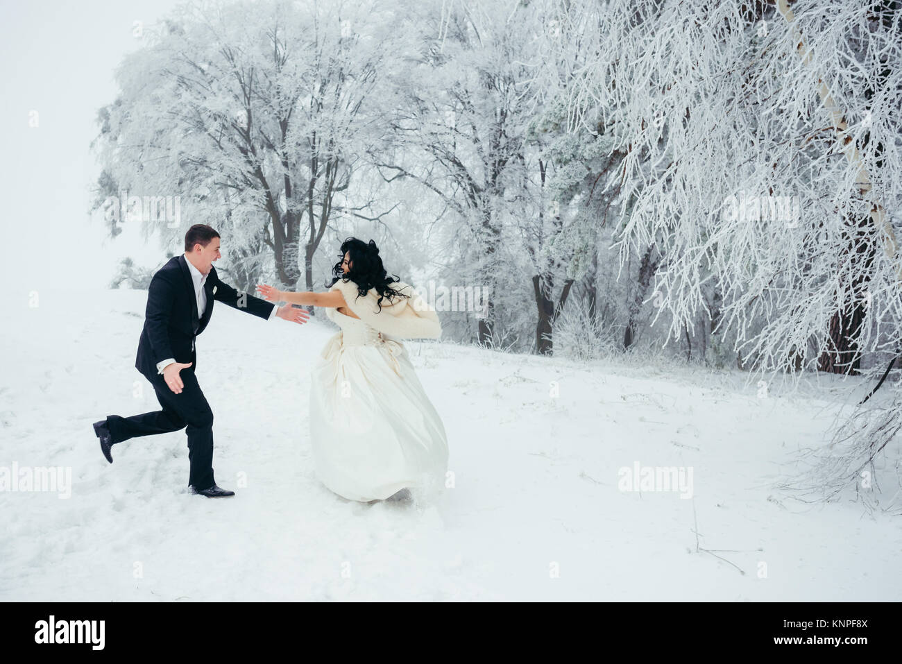 Couple dancing in snow hi-res stock photography and images - Alamy