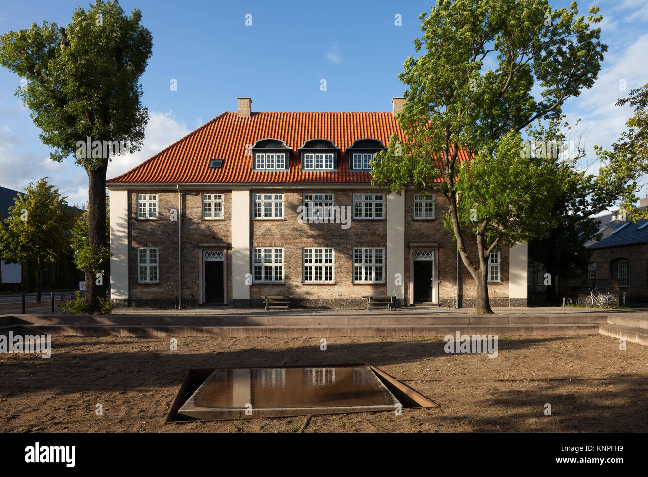 Old house in copenhagen hi-res stock photography and images - Alamy