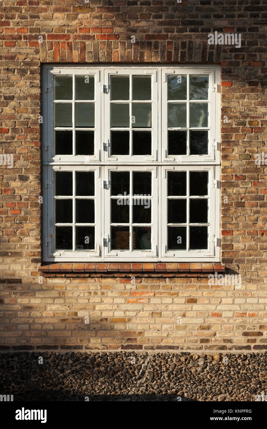 Old building windows architecture hi-res stock photography and images ...