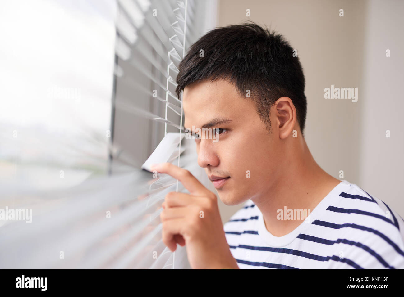Man peeking window hi-res stock photography and images - Alamy