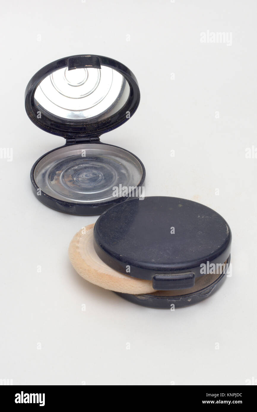 Sponge and powder hi-res stock photography and images - Alamy