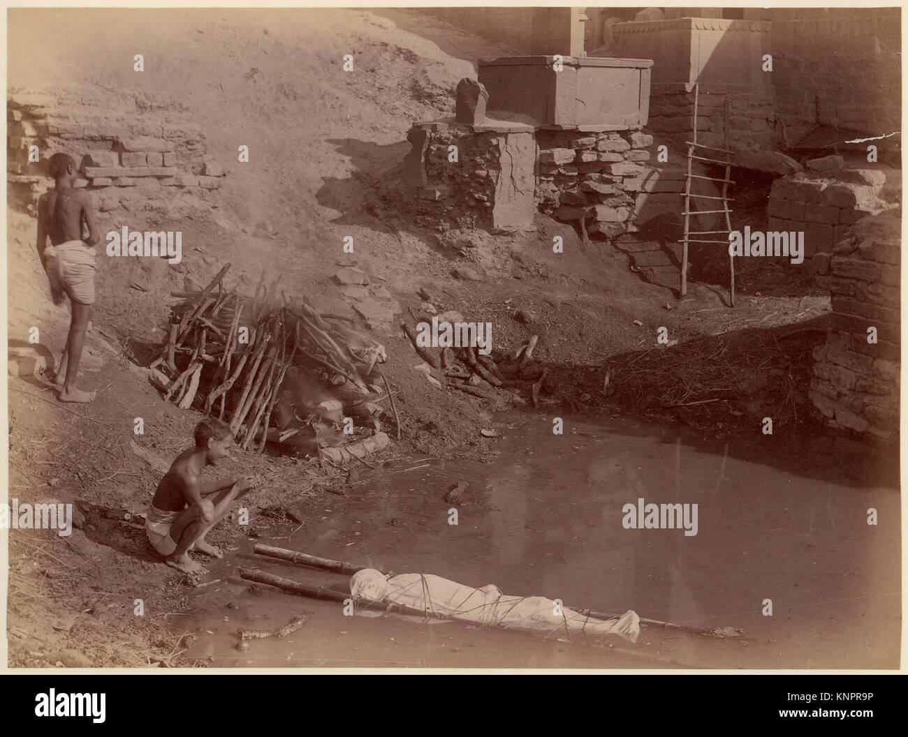 Funeral pyres manikarnika ghat hi-res stock photography and images - Alamy