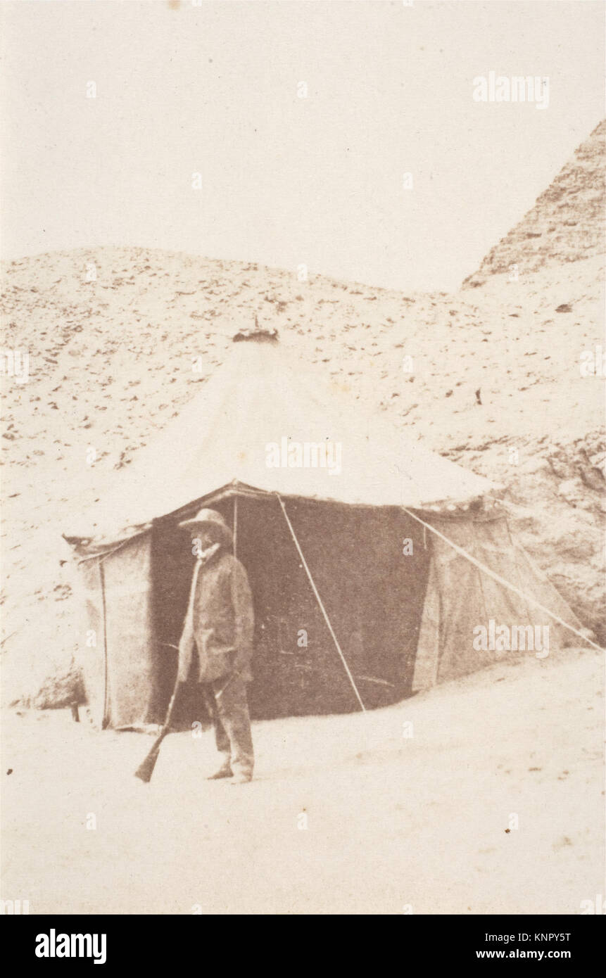 Photographer in front of his tent at the Pyramid of Khafre in Egypt ...