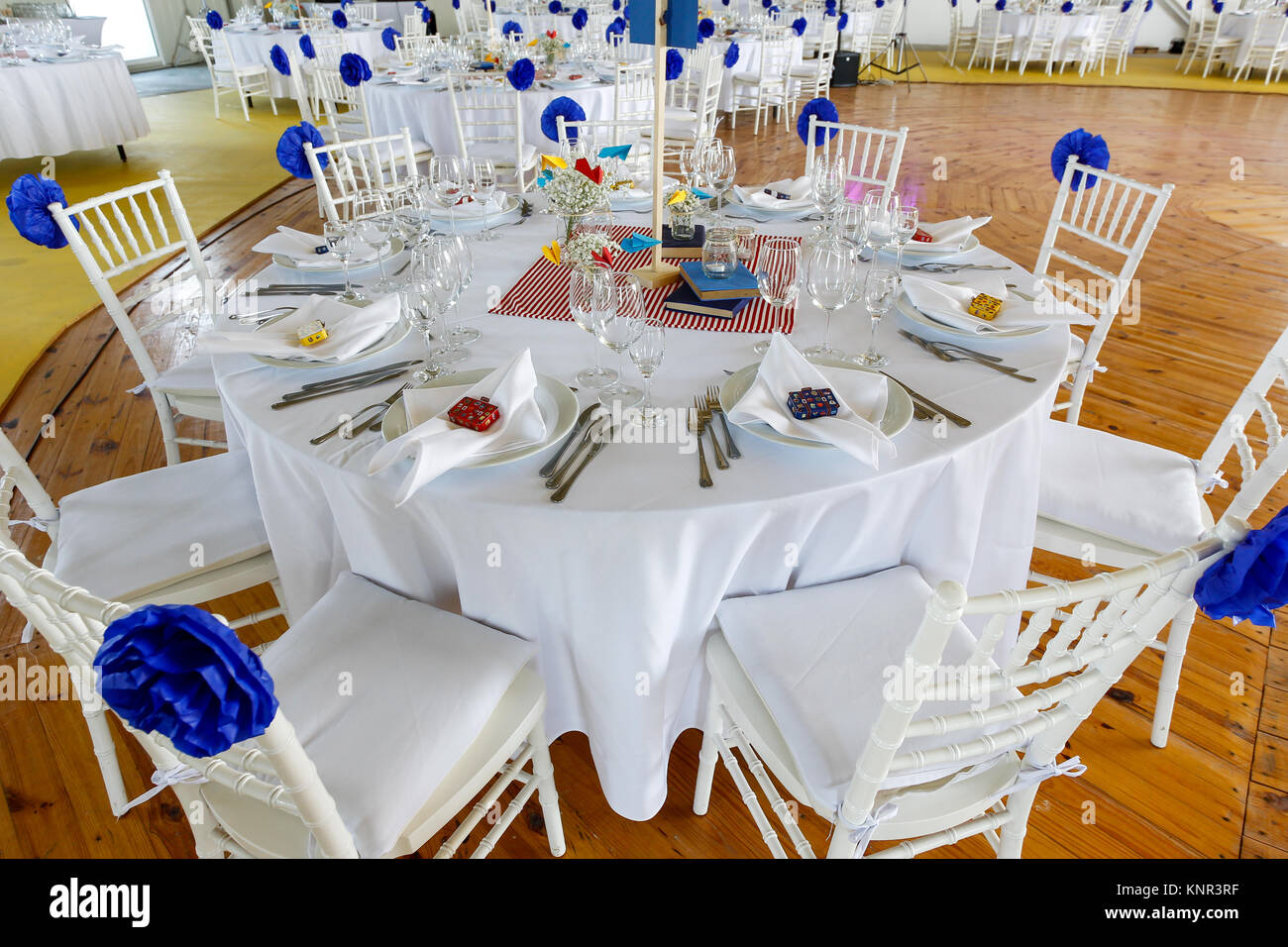 White draped detail hi-res stock photography and images - Alamy