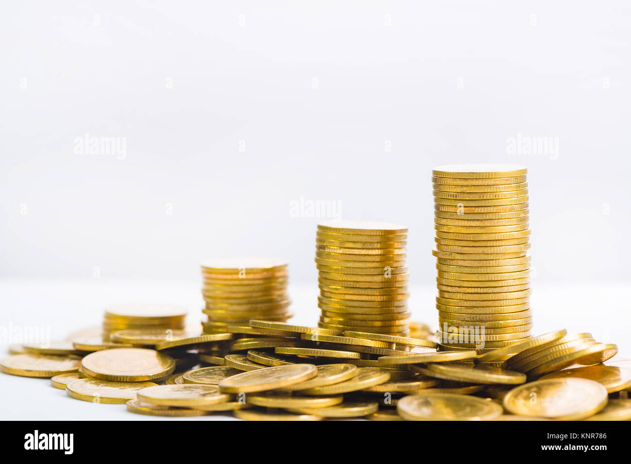 Savings, increasing columns of gold coins, piles of gold coins arranged ...