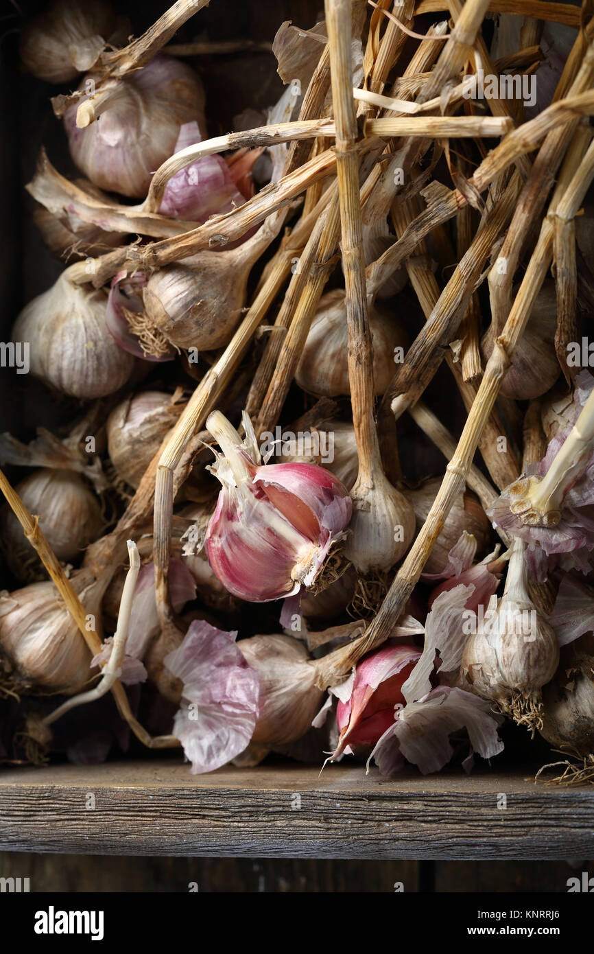 Dried small garlic on wood background, food closeup Stock Photo - Alamy