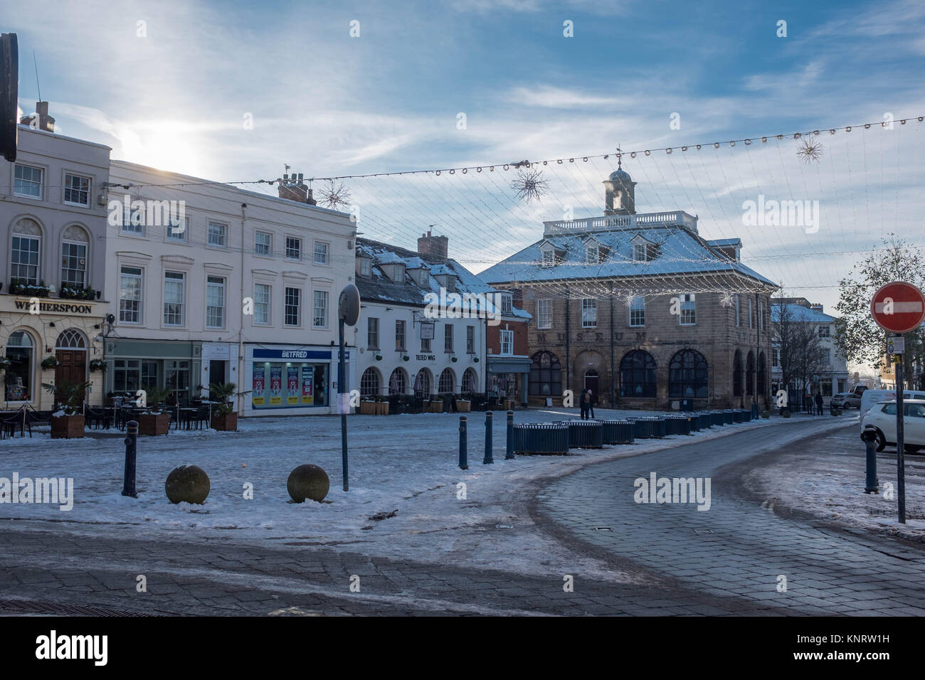 Town centre of Warwick, Warwickshire, in winter snow Stock Photo - Alamy