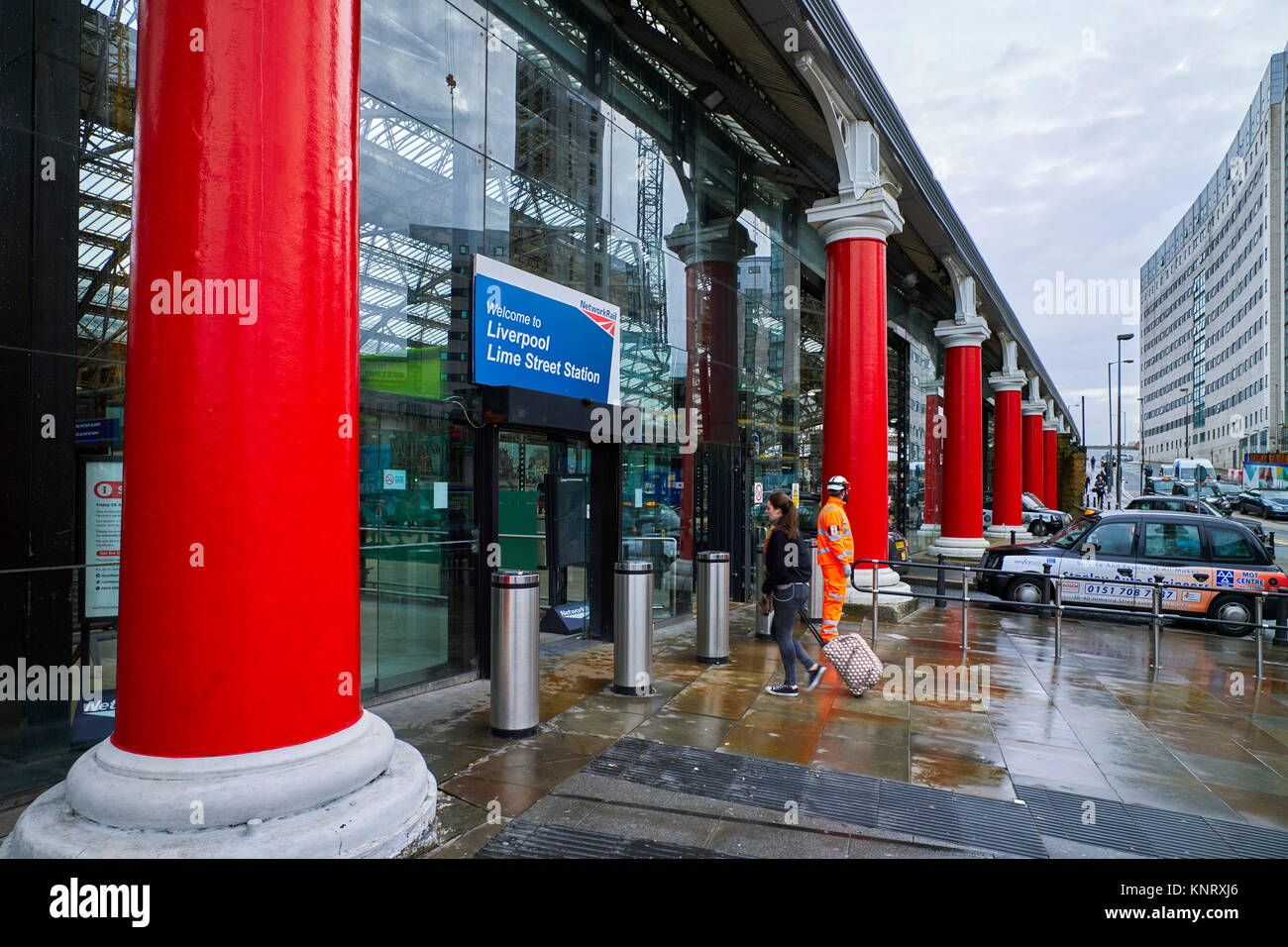 Entrance pillars hi-res stock photography and images - Alamy