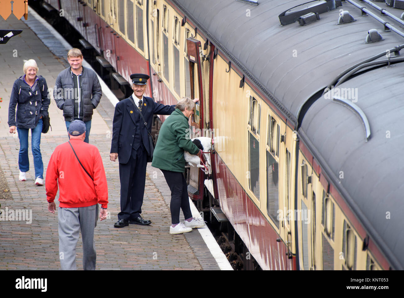 Great western railway guard hi-res stock photography and images - Alamy