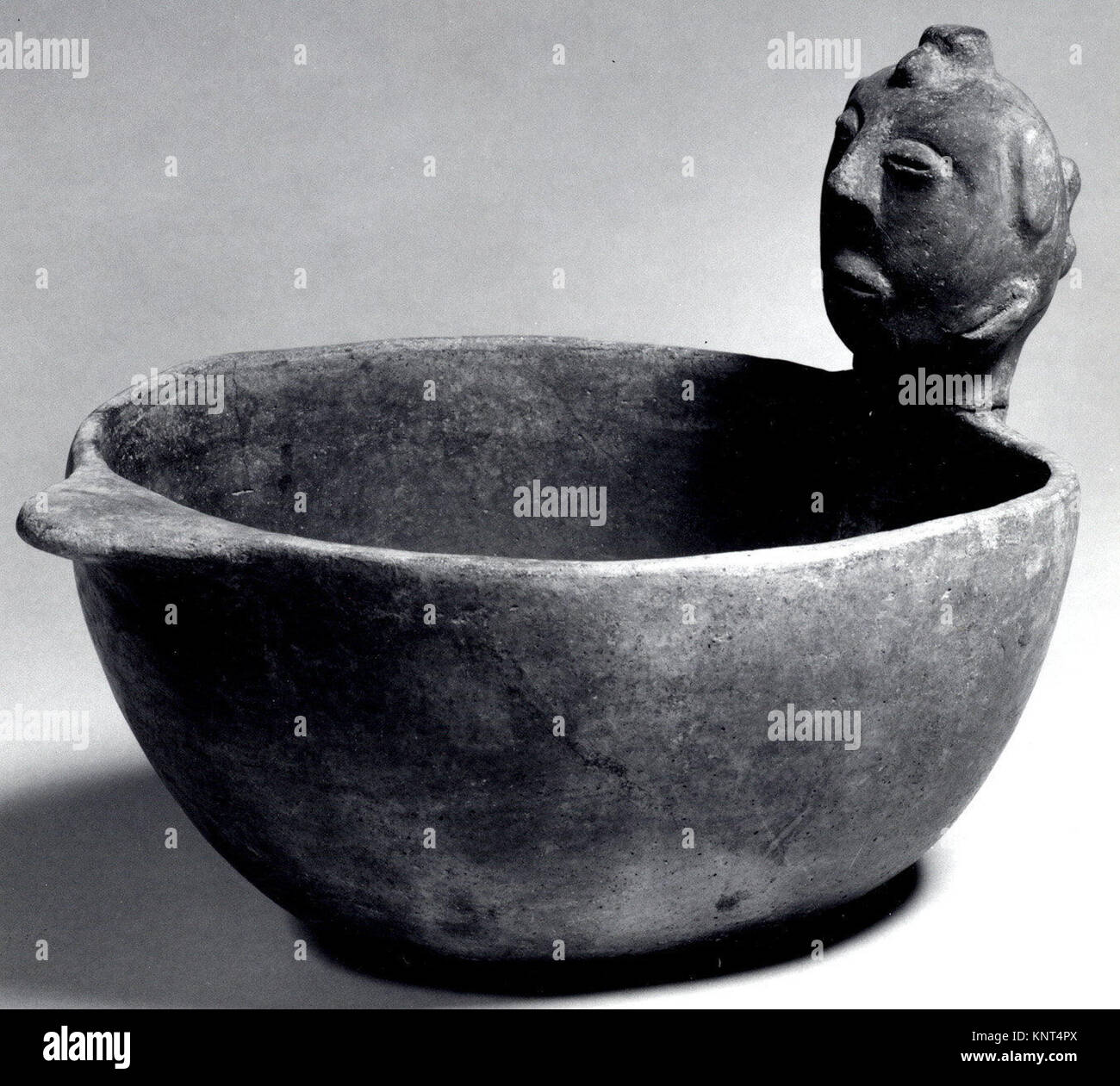 Bowl, Head on Rim MET vsx2 152 318589 Stock Photo - Alamy