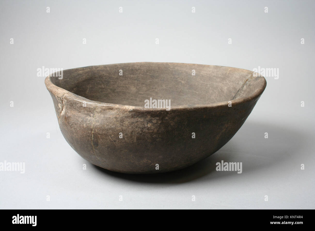 An ancient bowl from the MET, catalog number 79.8.11 318590, documented ...