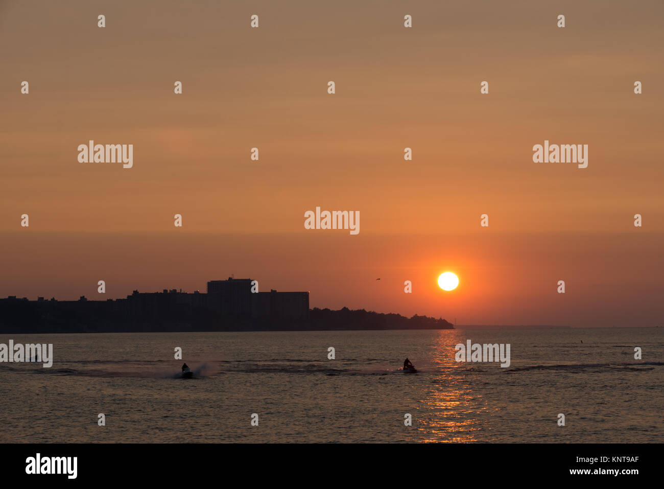 Cleveland sunset skyline hi-res stock photography and images - Alamy