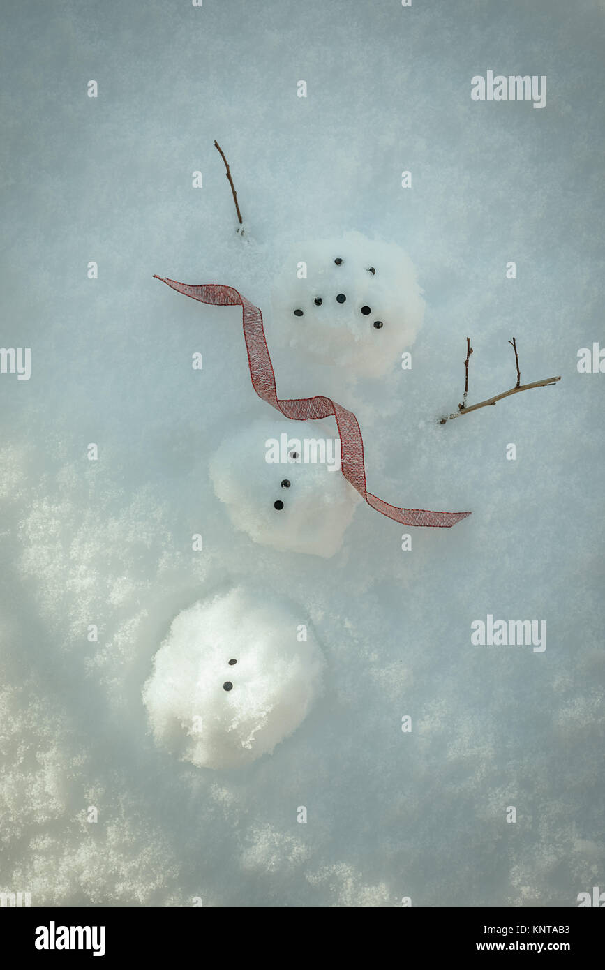 Sad snowman that has melted in the winter sunshine Stock Photo - Alamy