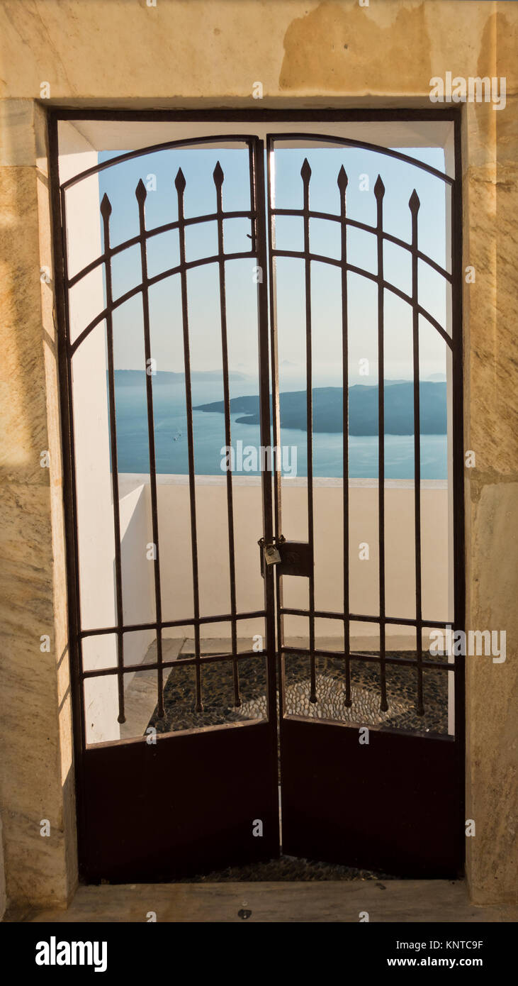 Gate with a view hi-res stock photography and images - Alamy