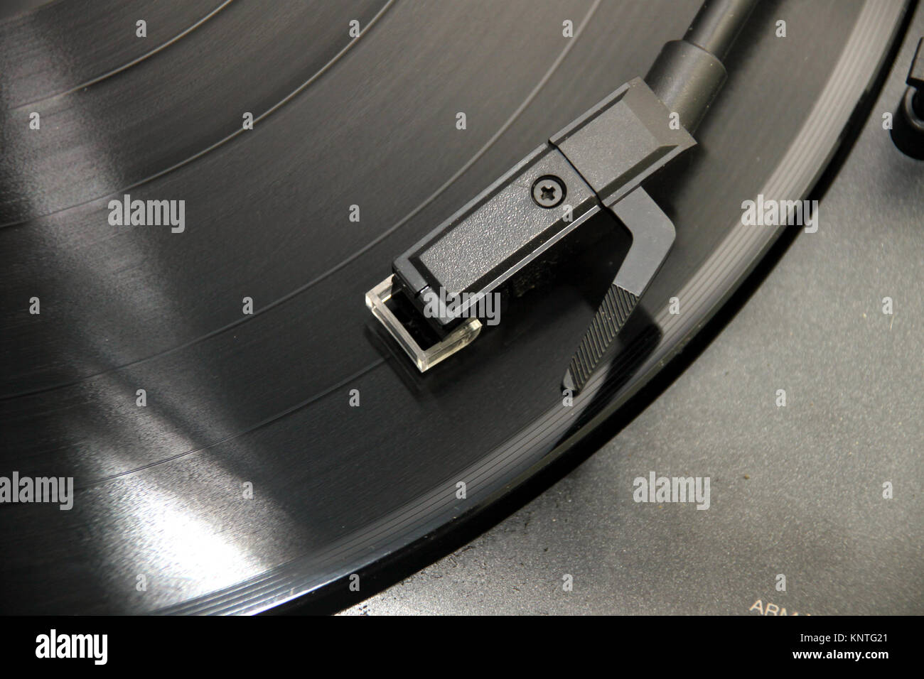 stylus playing a vinyl record Stock Photo - Alamy