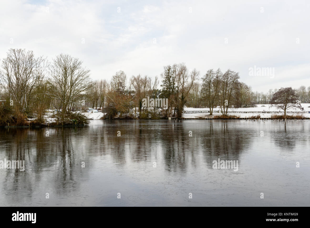 A wintery, snowy view of the icy Arrow Valley Lake Stock Photo - Alamy