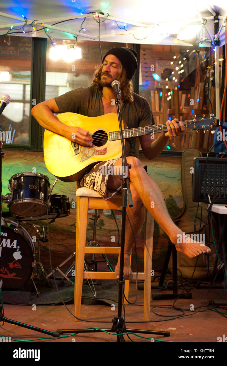 Improv Holds Open Mic Night