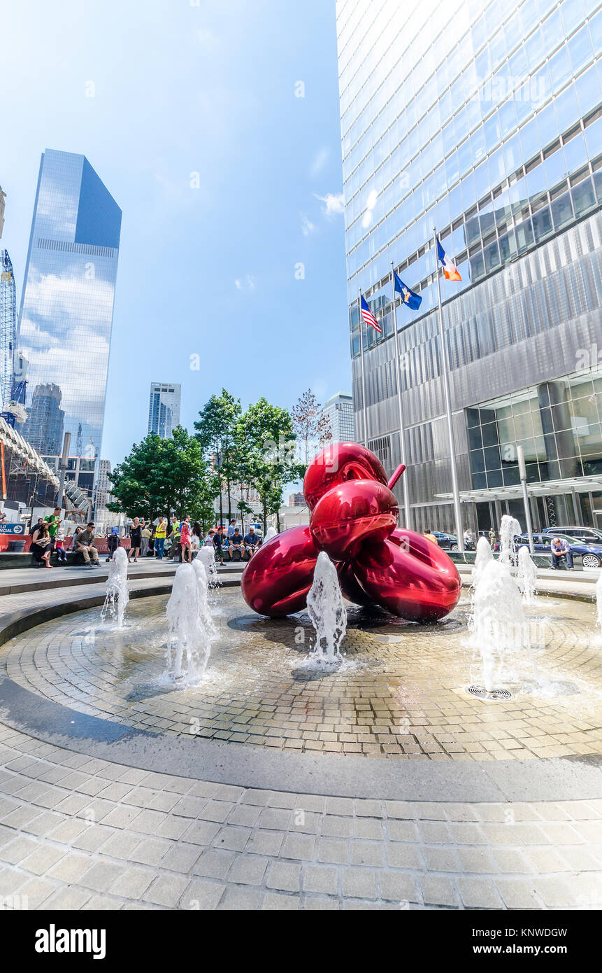 NEW YORK CITY - JUL 17: Silverstein Family Park Fountain in New York ...