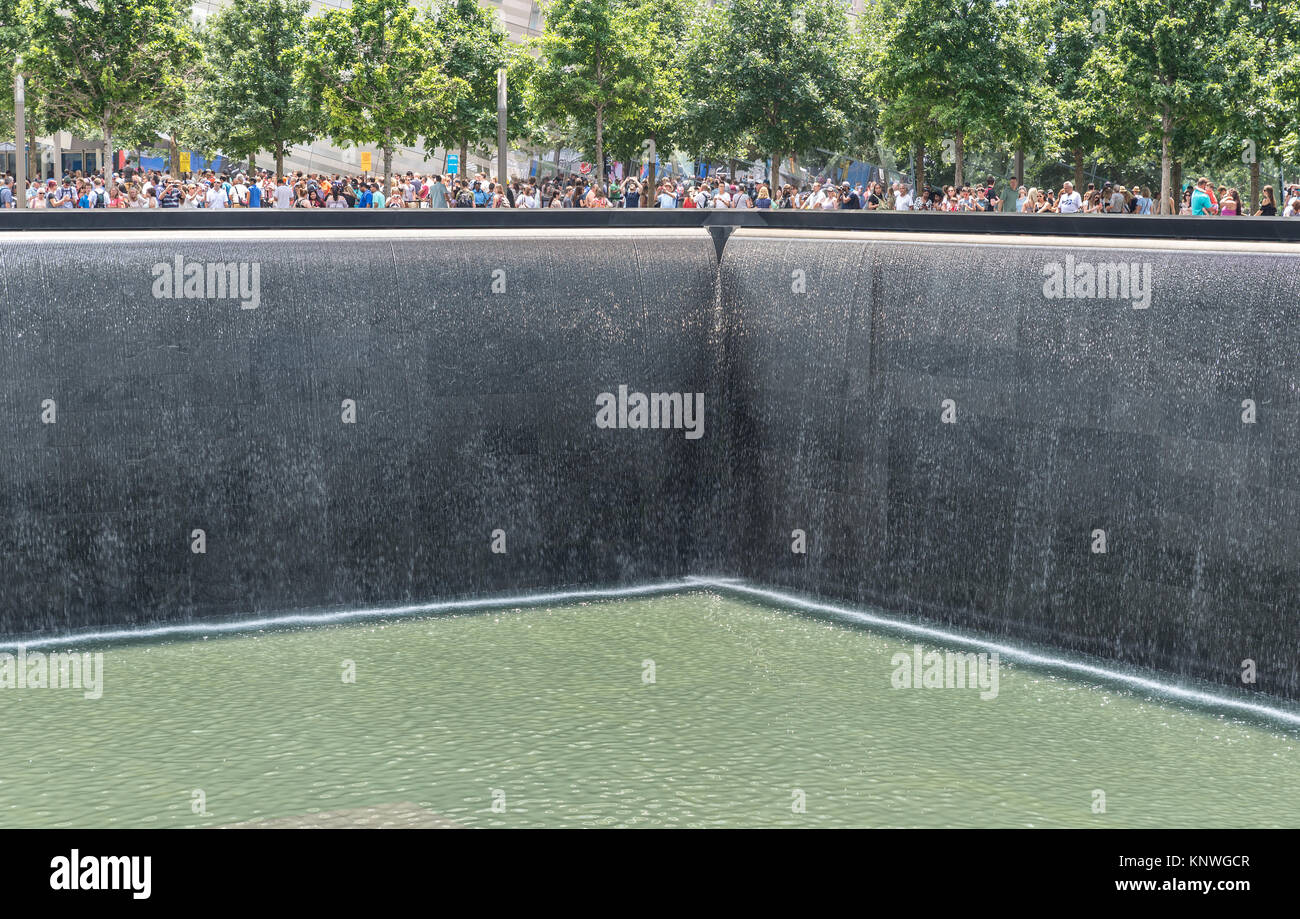 911 memorial museum new york exterior hi-res stock photography and ...