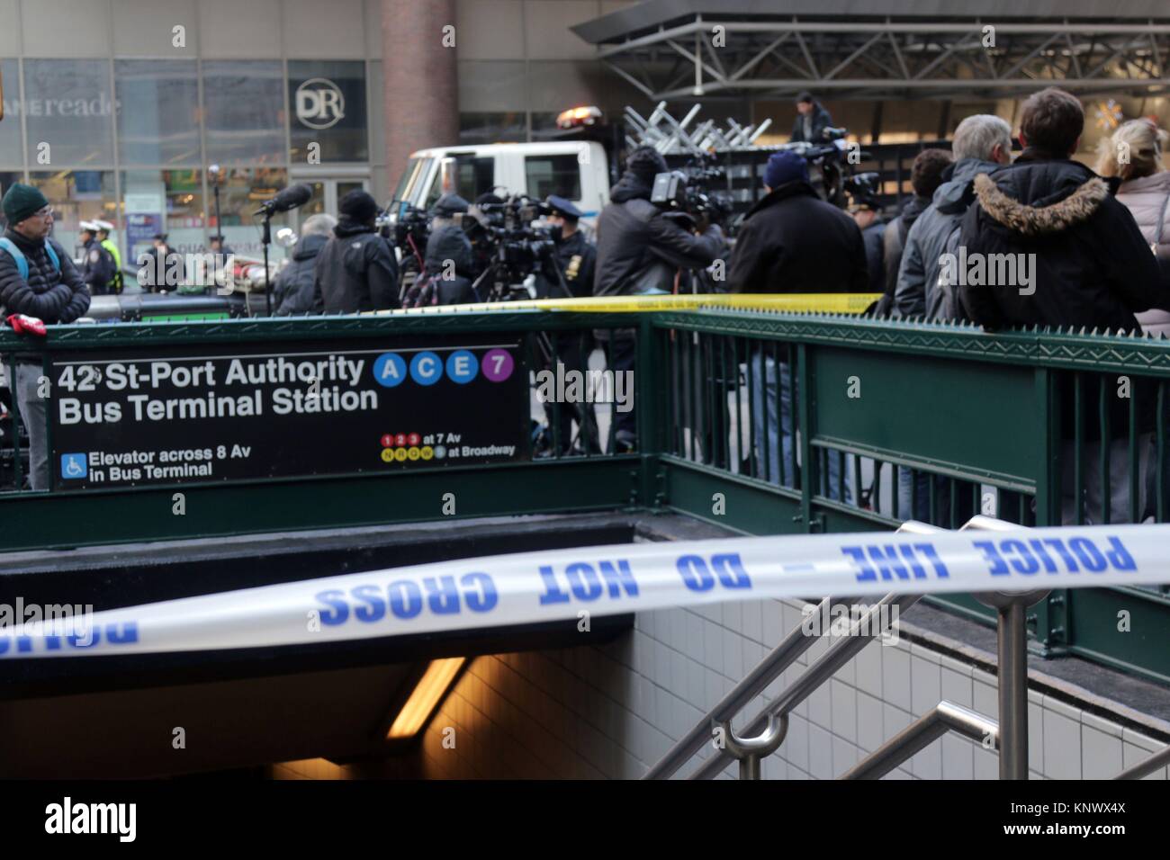 New York, NY, US. 12th. Dec, 2017. NYPD personnel on crowd control duty ...