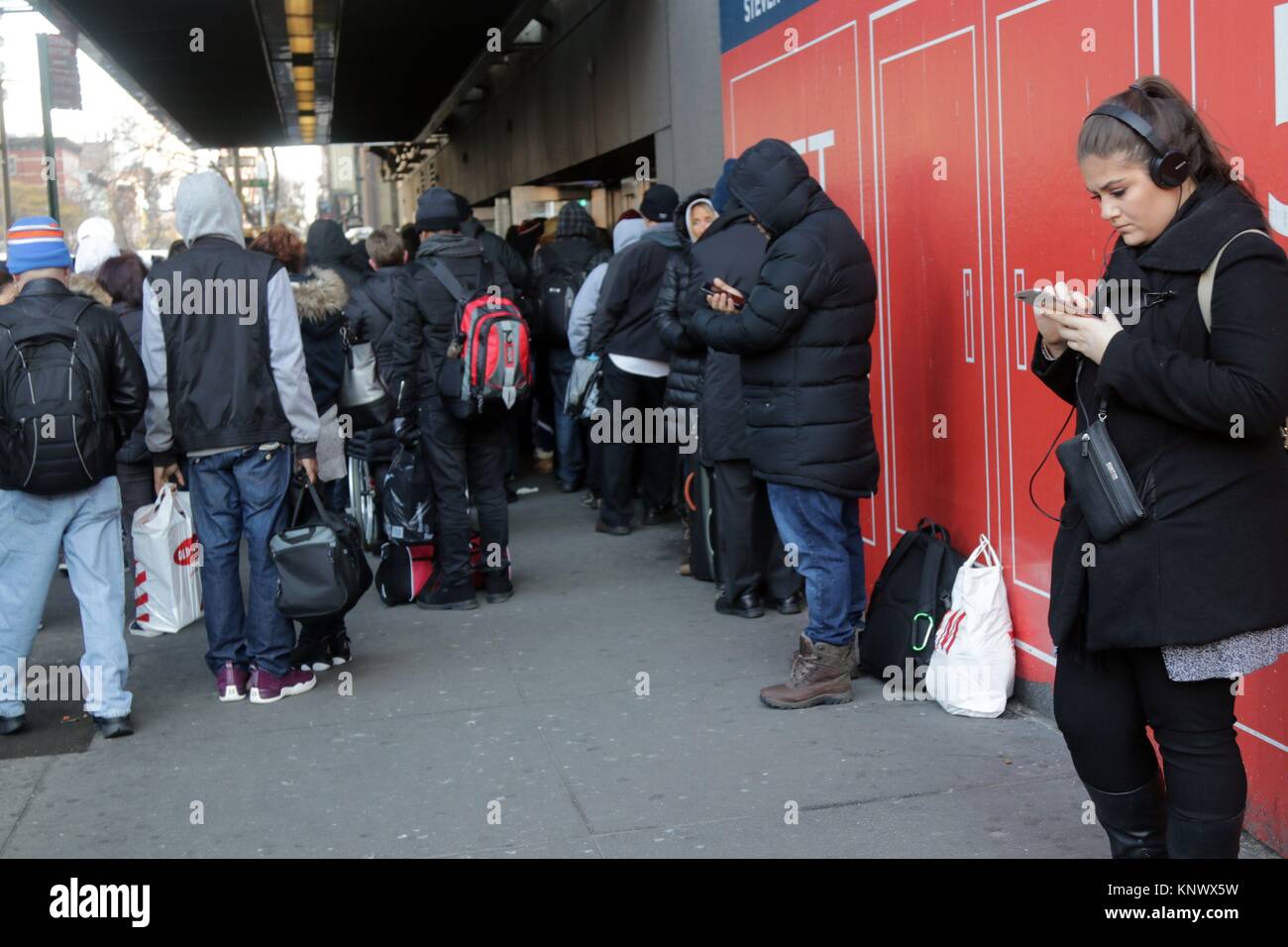 New York, NY, US. 12th. Dec, 2017. NYPD personnel on crowd control duty ...