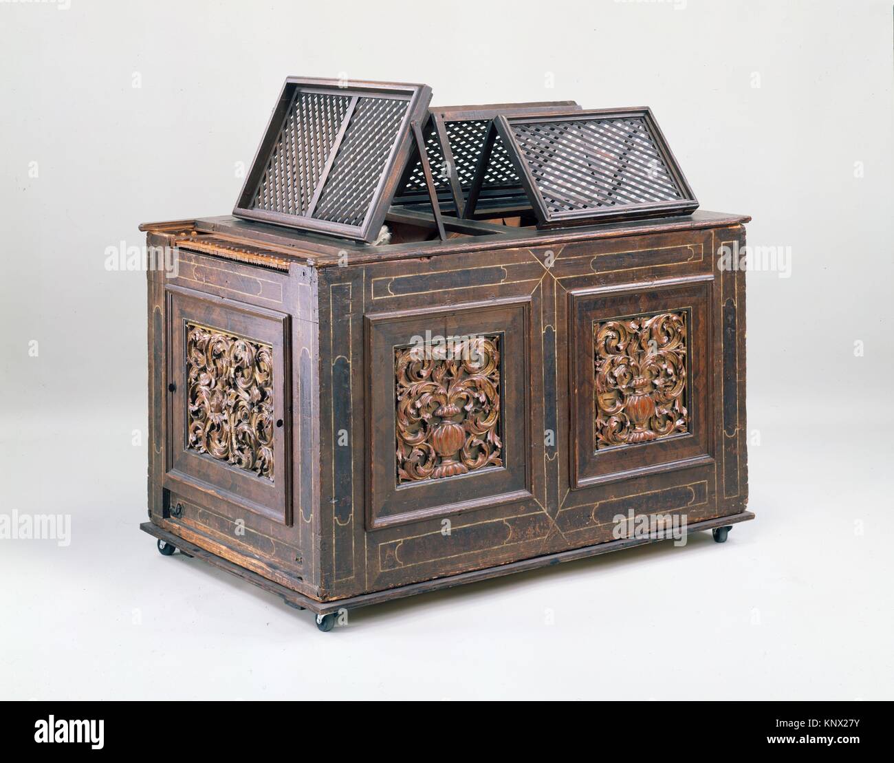 Organ culture hi-res stock photography and images - Alamy