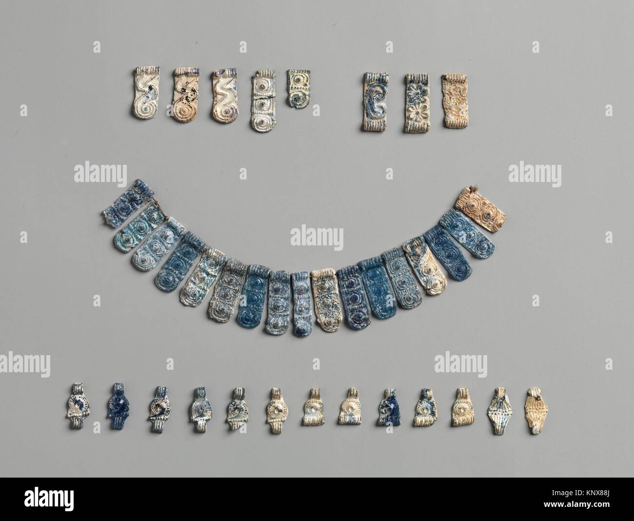Two vertical ornaments hi-res stock photography and images - Alamy