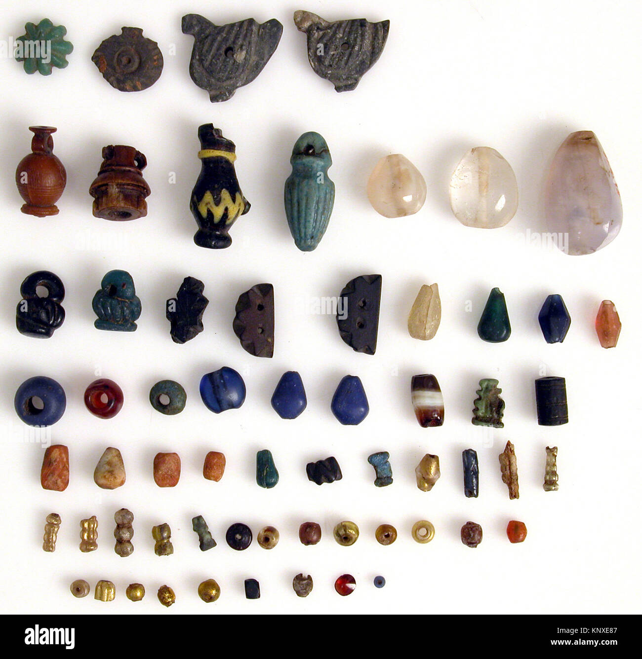 MET sf31-8-33s2 is a 4th-century Coptic bead and amulet set from Kharga ...
