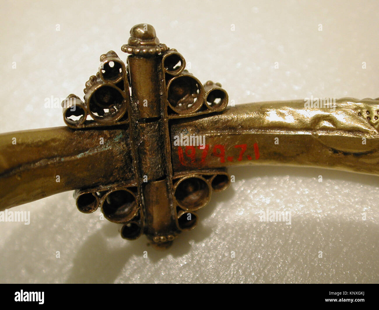 11th–12th-century Syrian gold bracelet with turquoise inlays ...