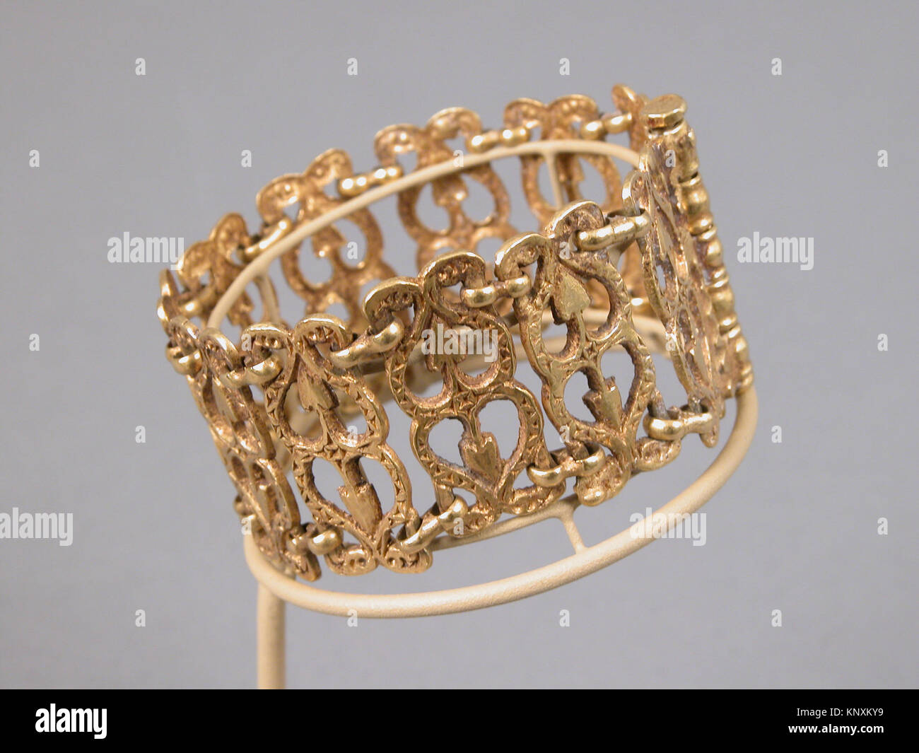 A Byzantine gold bracelet from the Metropolitan Museum, catalog number ...