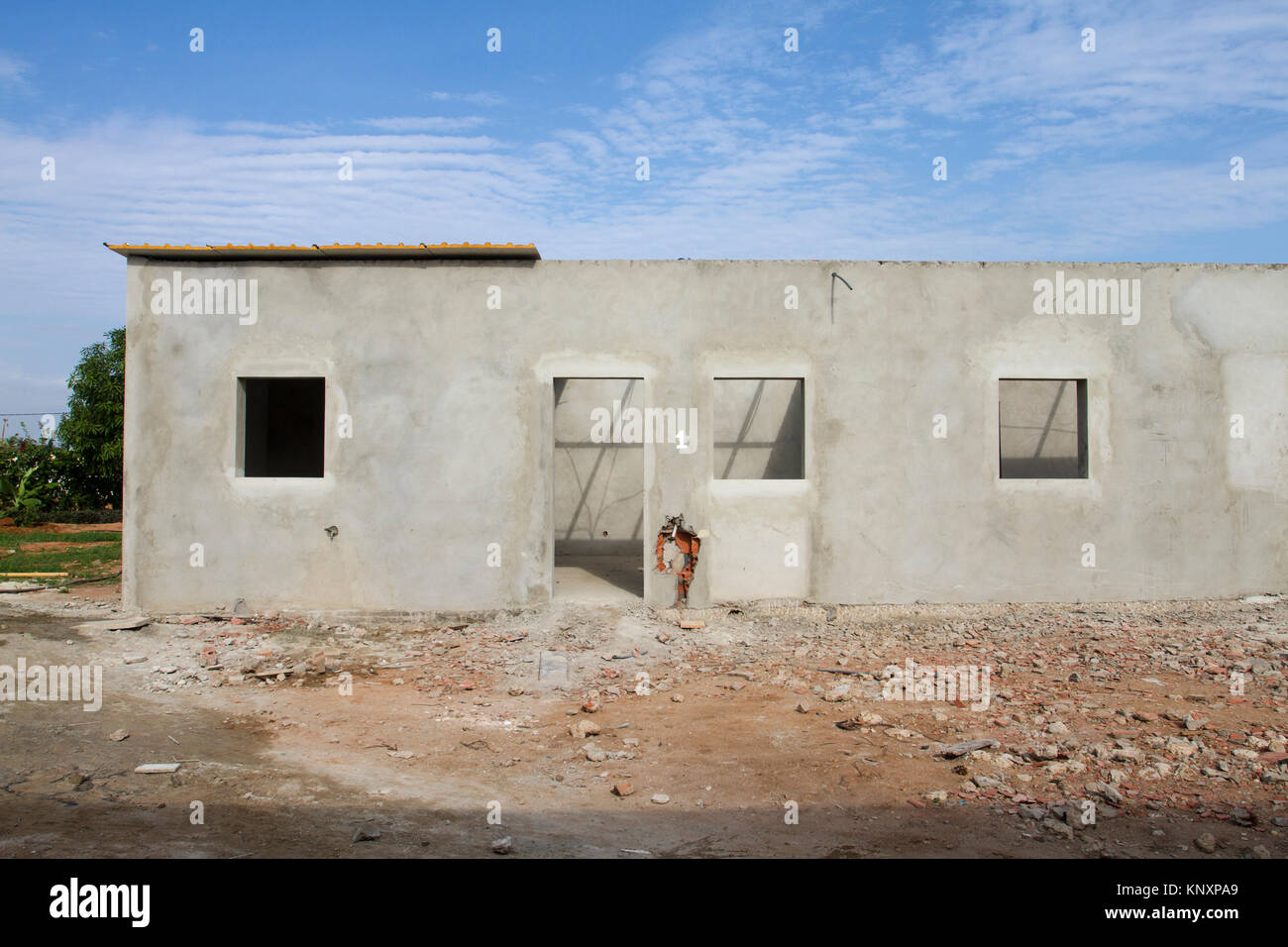 Construction of houses in Luanda, Angola Stock Photo - Alamy