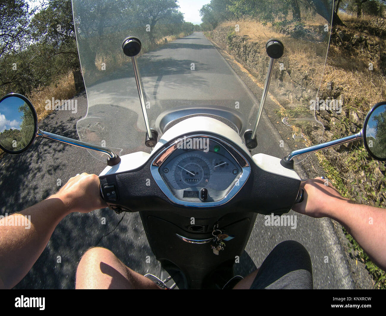 Guidare scooter hi-res stock photography and images - Alamy