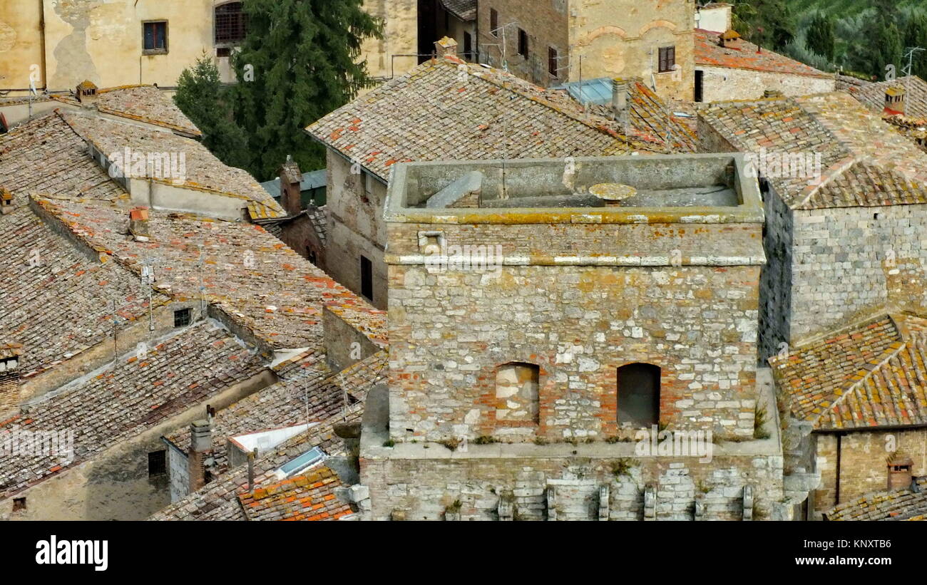 Old style rooftops and roof tiles in Italy Stock Photo - Alamy