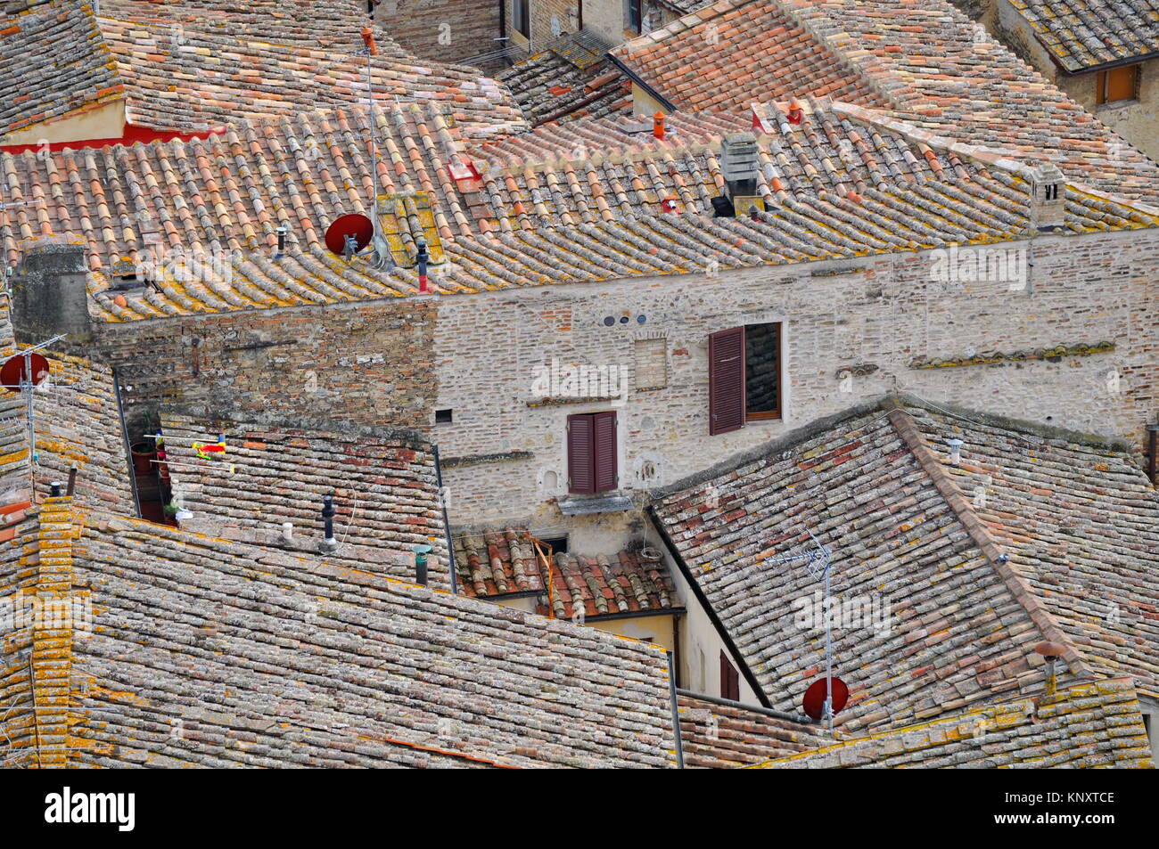 Old style rooftops and roof tiles in Italy Stock Photo - Alamy