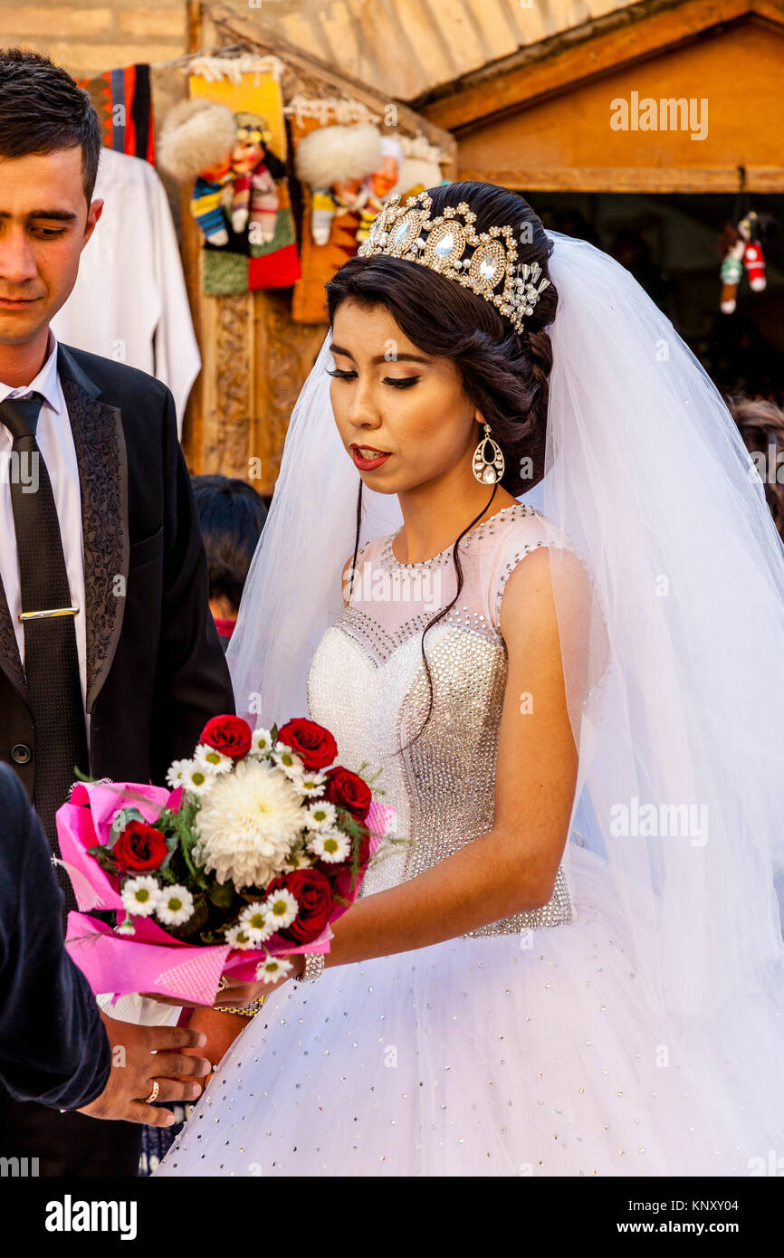 Muslim wedding bride and groom hi-res stock photography and images - Alamy