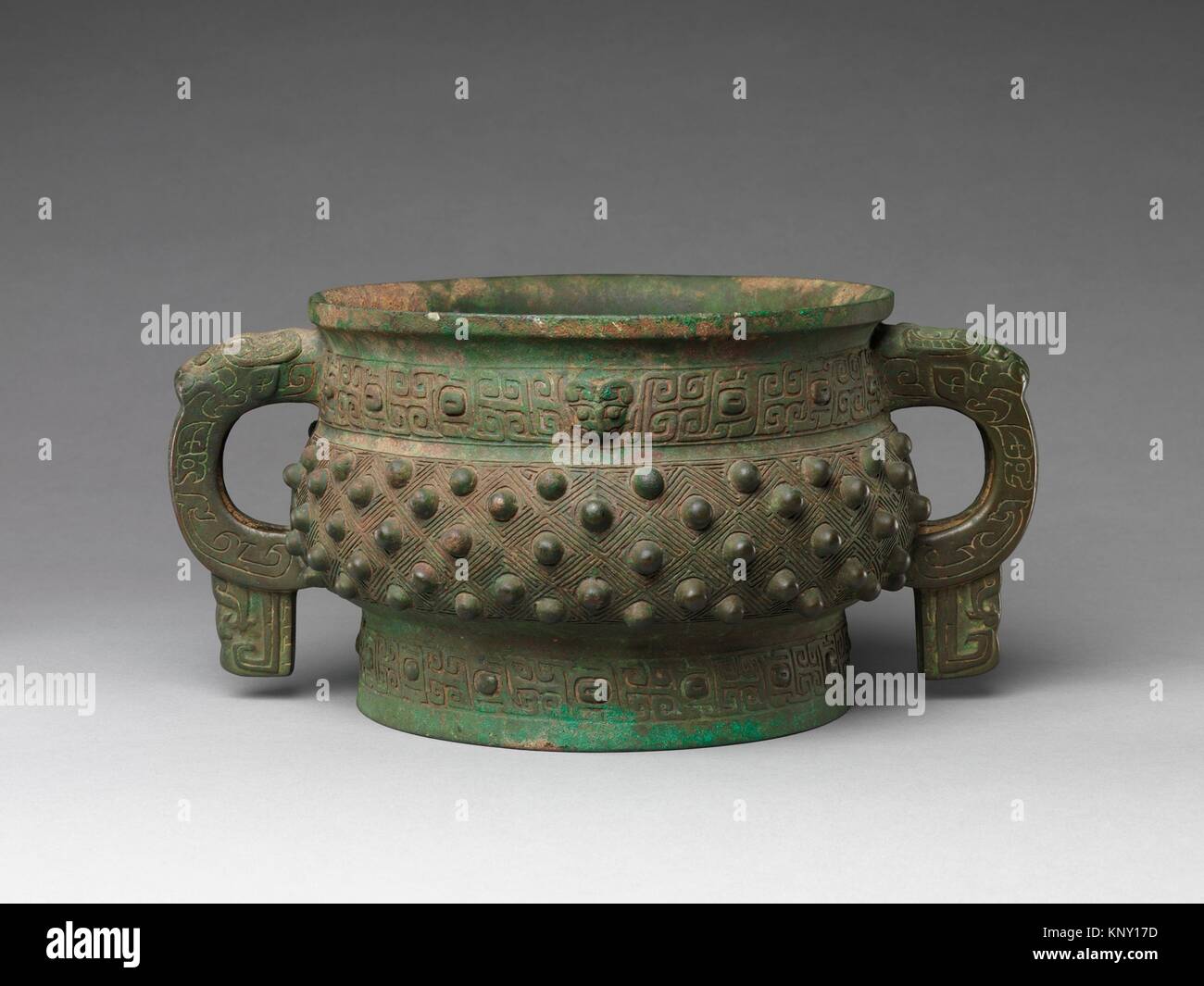 Food serving vessel hi-res stock photography and images - Alamy